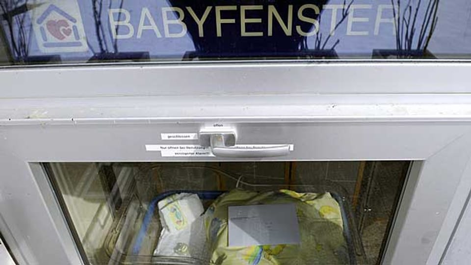 Spital Olten eröffnet das dritte Babyfenster der Schweiz - Audio ...