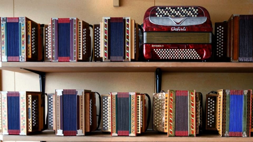 Markus Flückiger, Schwyzer Örgeli-Spieler - Audio & Podcasts - SRF