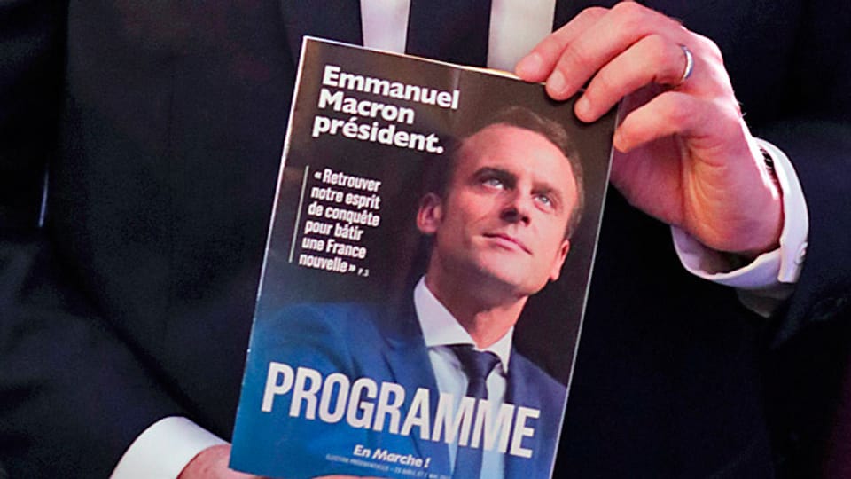 Emmanuel Macron wagt den Spagat - Audio & Podcasts - SRF