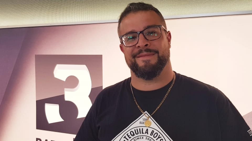 Rapper Baze: «Ich bringe mich gerne in Rage» - Audio & Podcasts - SRF