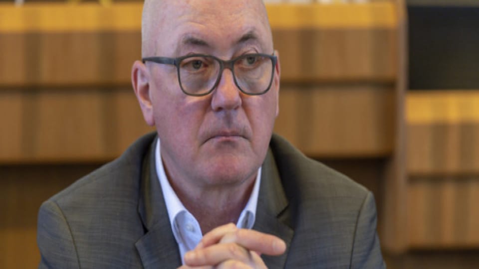 Isaac Reber verteidigt Velobahn-Projekt - Audio & Podcasts - SRF