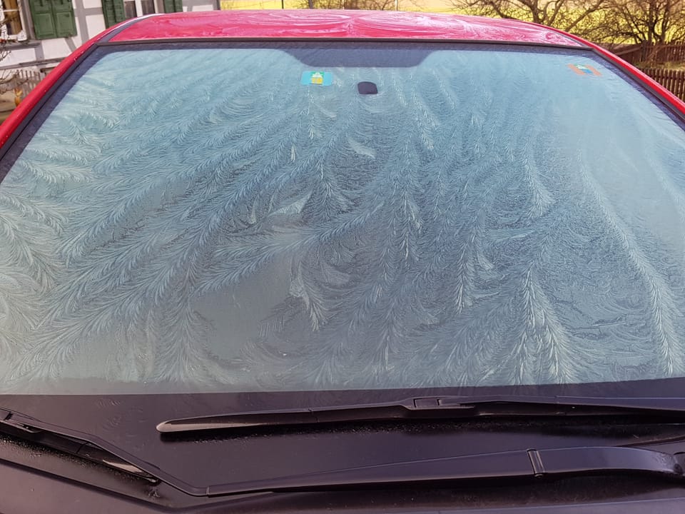 Warum muss man im Herbst/Winter beim Auto die Scheibe kratzen? - Audio ...