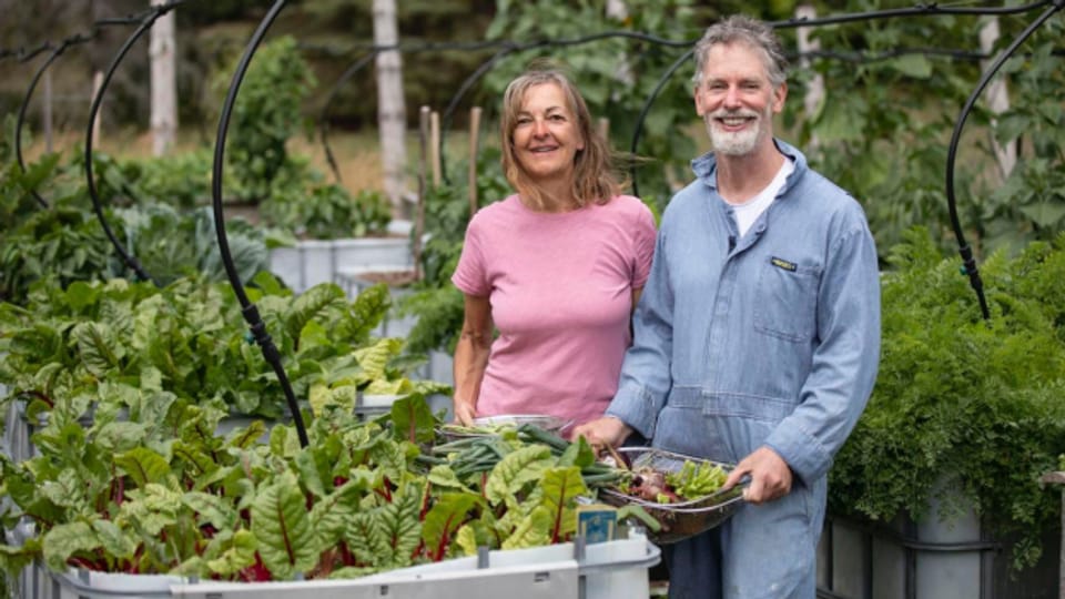 Irene und Vince Hogan begeistern mit ihrer Hochbeet-Kultur - Audio ...