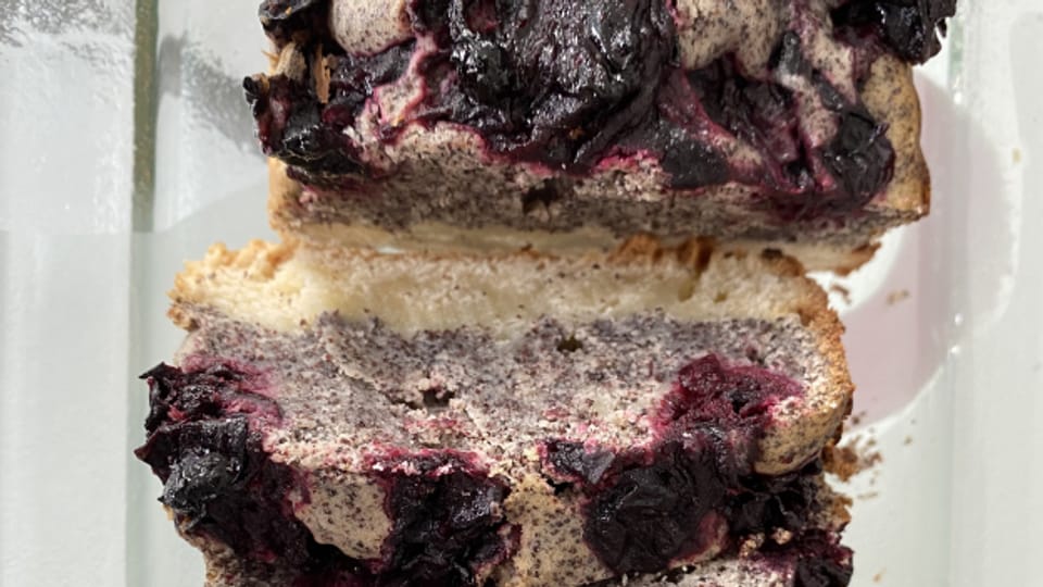 Mohn-Zwetschgen-Cake mit Streusel - Audio & Podcasts - SRF