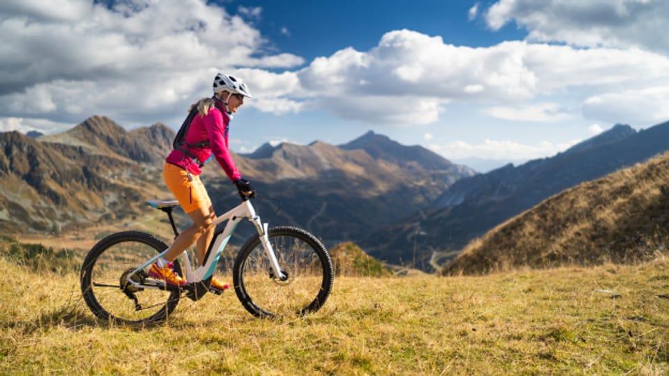 Mit dem E-Bike sportlich unterwegs - Audio & Podcasts - SRF
