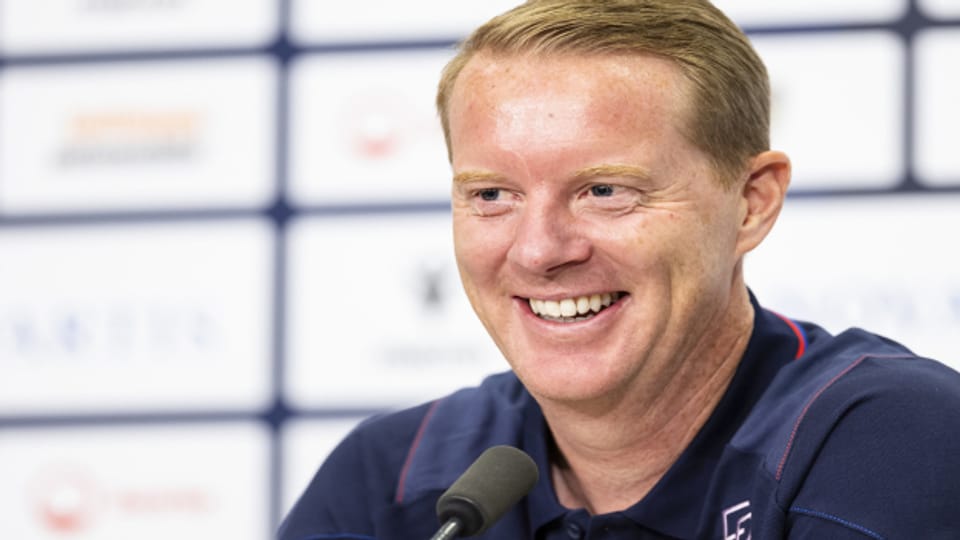 Der FC Basel stellt seinen neuen Trainer Timo Schultz vor - Audio ...