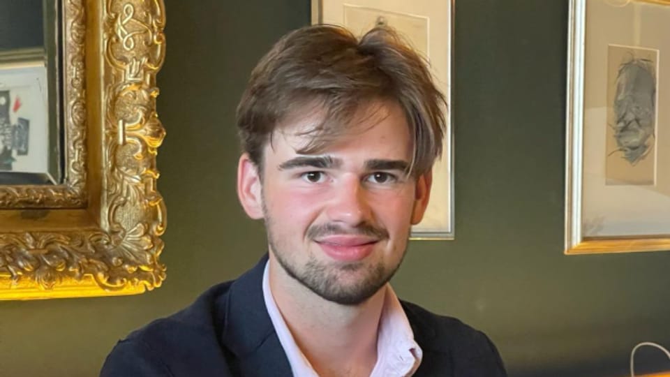 Er ist der jüngste Turnierdirektor der Schweiz: Louis Bernet - Audio ...