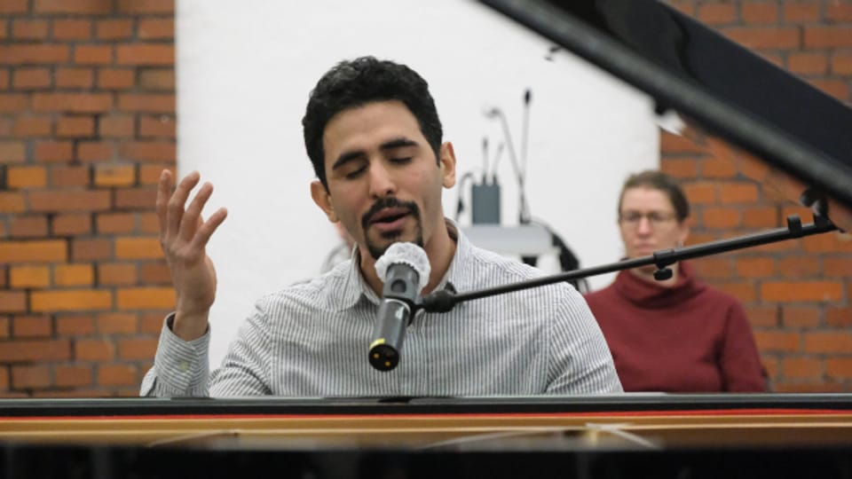 Aeham Ahmad, «Der Pianist aus den Trümmern» - Audio & Podcasts - SRF