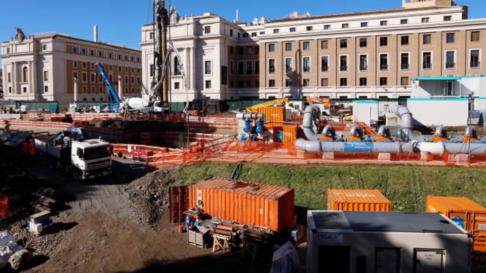 Rom: Wenn archäologische Funde zu Bauverzögerungen führen - Audio ...