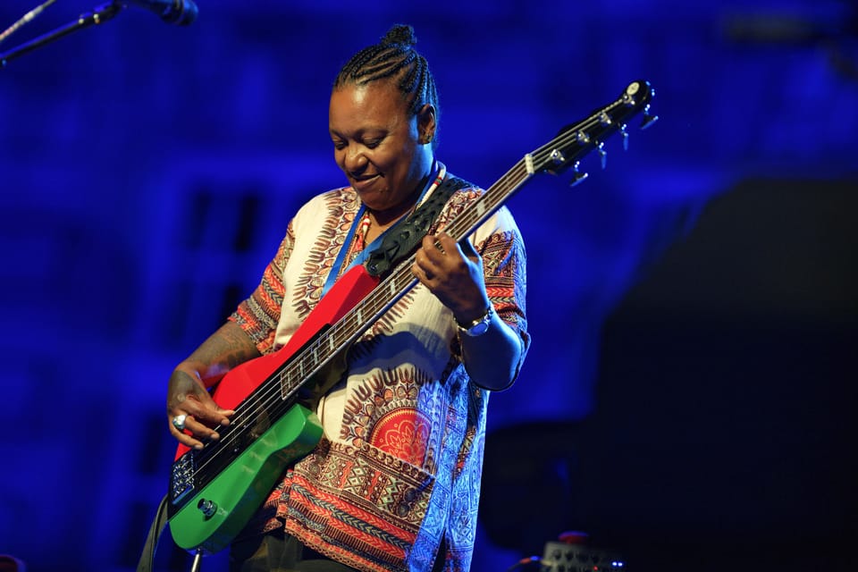 Meshell Ndgeocello vertont James Baldwin & Arooj Aftab’s Nacht - Audio ...