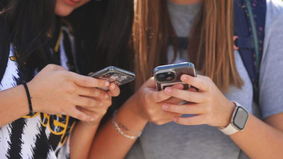 Handysucht bei Jugendlichen - Audio & Podcasts - SRF
