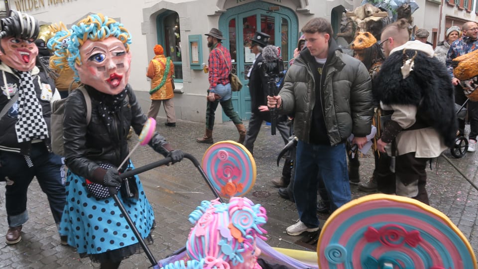 Tim Meier stürzt sich mit Kamera an der Fasnacht ins Getümmel - Audio ...