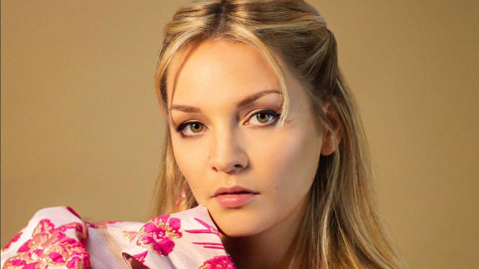 Julie Meletta covert «Bonjour, Bonjour» von Paola - Audio & Podcasts - SRF