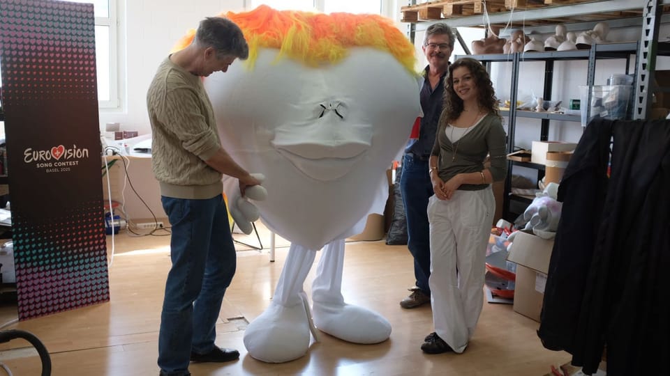 Gelterkinden: Larvenkünstler erwecken ESC-Maskottchen zum Leben - Audio ...