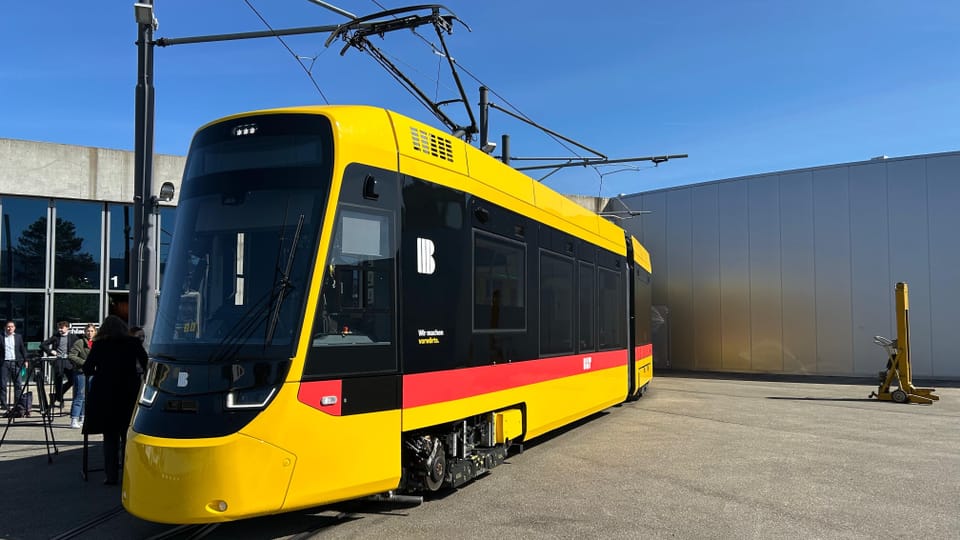 Lautes Tina-Tram: BLT will herausfinden, woher der Lärm kommt - Audio ...