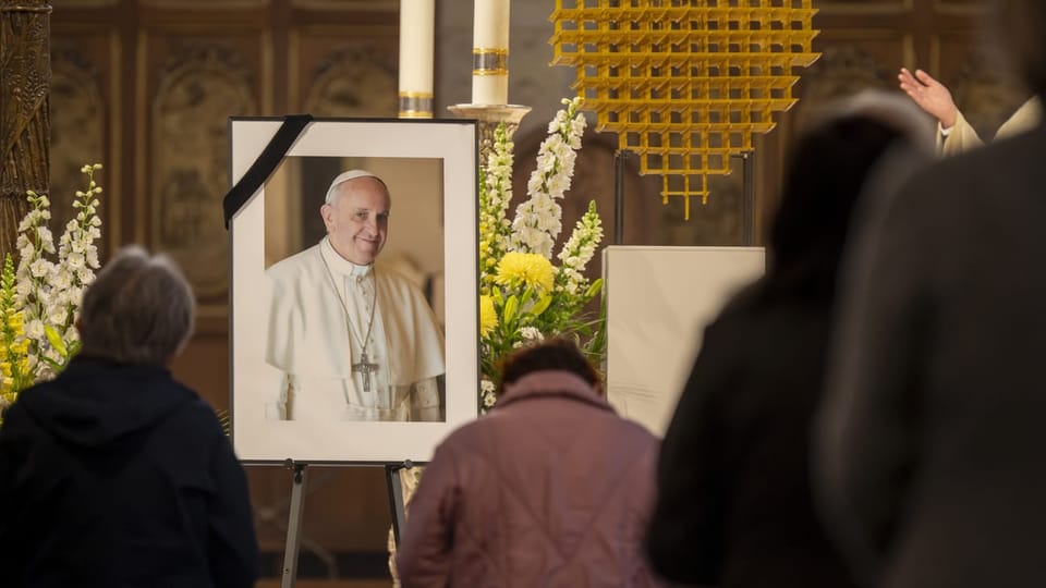 Die Zürcher Katholiken trauern um Papst Franziskus - Audio & Podcasts - SRF