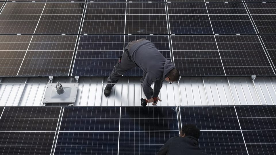 Mehr private Solaranlagen treiben Stromkosten in Graubünden hoch ...