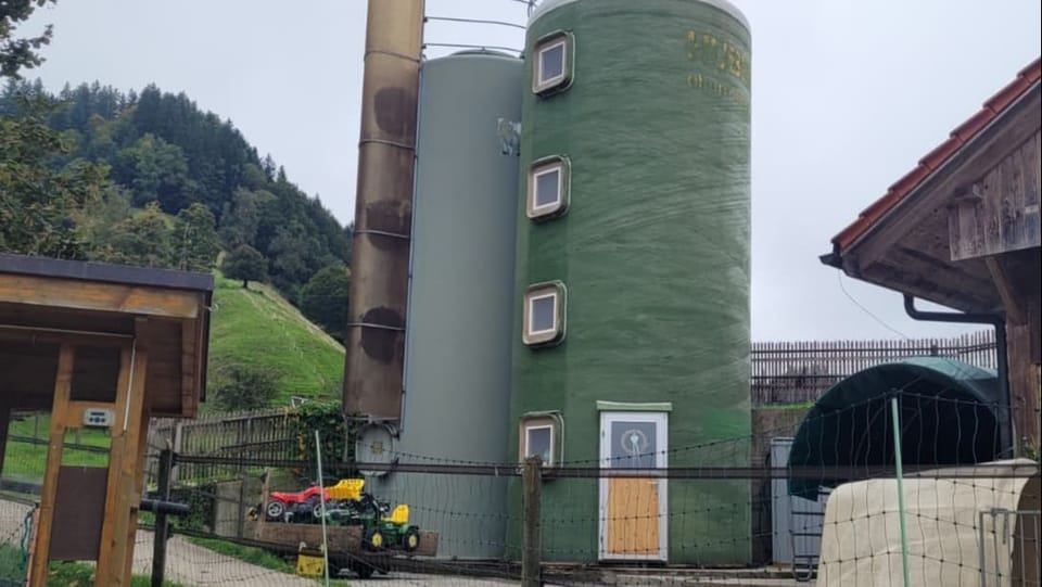 Logieren in einem ehemaligen Gras-Silo - Audio & Podcasts - SRF