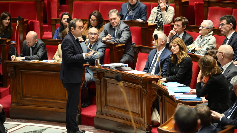 Fehlendes Budget: Frankreich verabschiedet Spezialgesetz - Audio ...