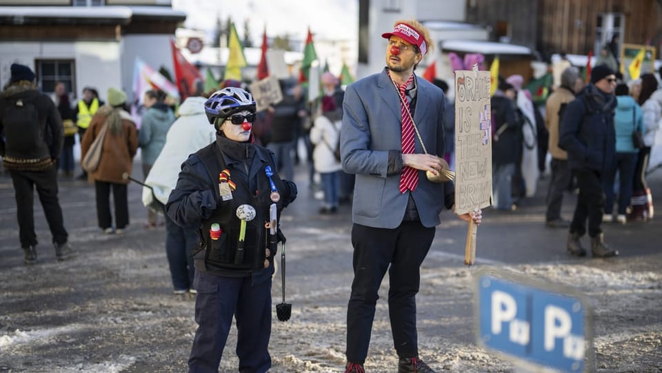 Tavau: 600 protesteschan cunter WEF - Audioteca - RTR