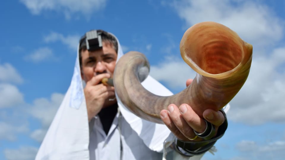 Fasten im Judentum will versöhnen und dient der Reinigung - Audio ...