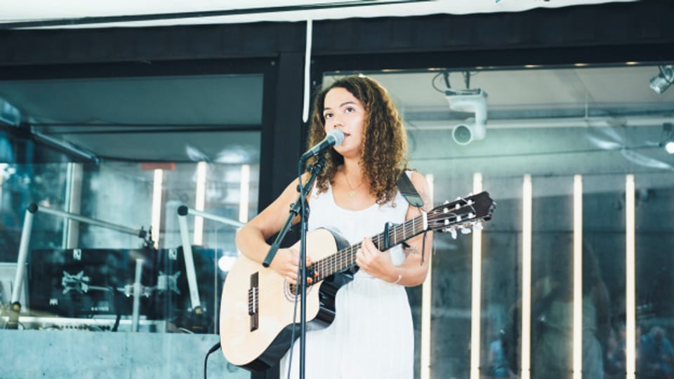 Live aus Biel: Unsere «SRF 3 Best Talent»-Jahressiegerin Caroline Alves ...