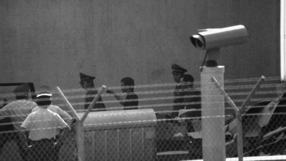 Heute vor 40 Jahren: RAF-Prozess beginnt in Stuttgart-Stammheim - Audio ...